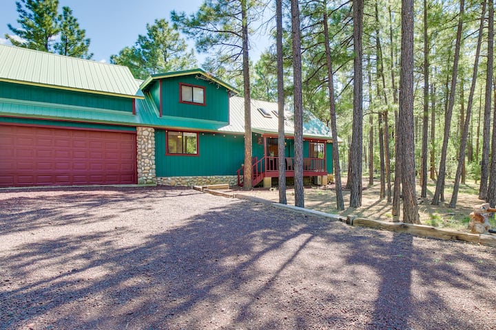 < 1 Mi To Rainbow Lake: Family Home W/ Fire Pit - Pinetop-Lakeside, AZ