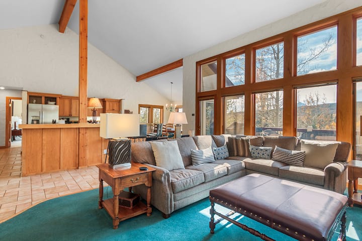 Spectacular View Of Gore Range On Golf Course - 銀座