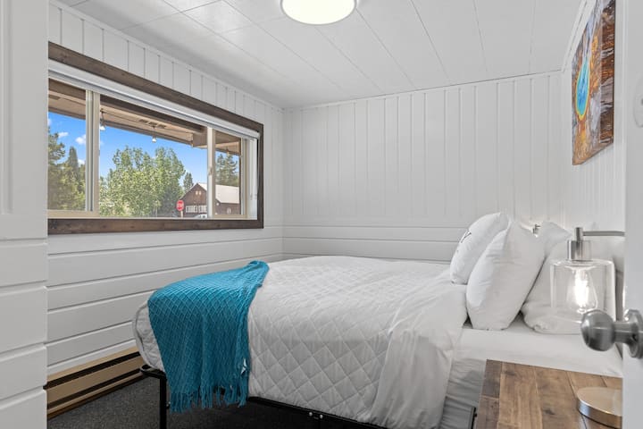 Lazy Duck Inn #19 2 Bedroom W/kitchen - West Yellowstone, MT