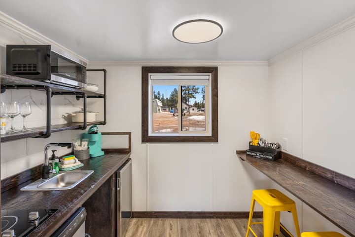 2 Beds W/kitchen 1 Min To Yellowstone Lazy Duck 22 - West Yellowstone, MT