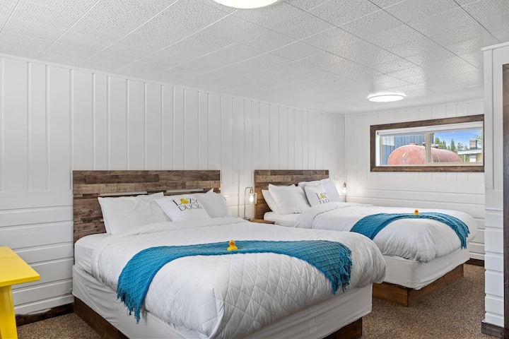 Lazy Duck Inn Room #20 Double Queens - West Yellowstone, MT
