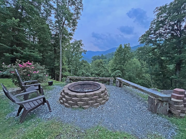 Mountain Range Retreat - Cherokee, NC