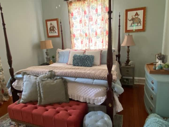 Jenny's Downtown Hideaway (B&b)-lapan Suite - Laurel, MS