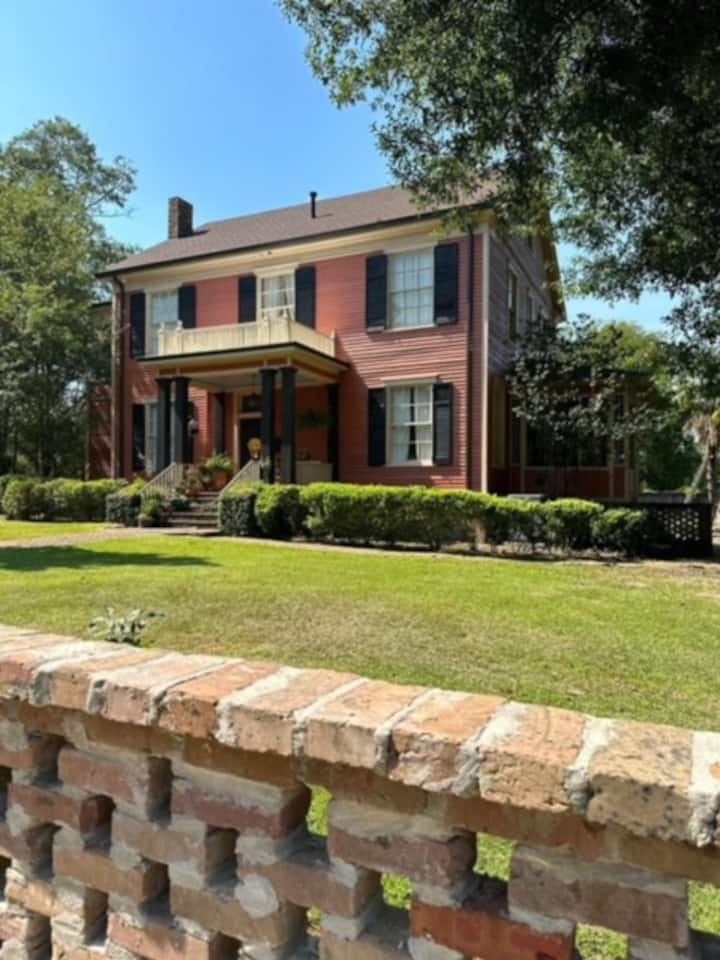 Jenny's Downtown Hideaway(b&b)-stinson Suite - Laurel, MS