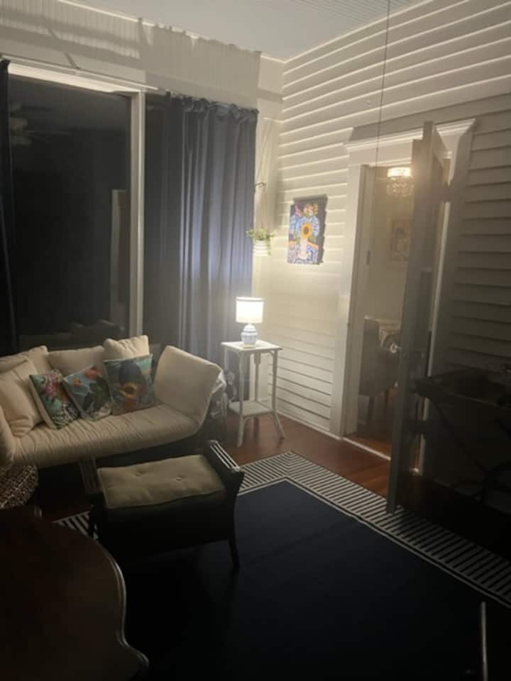 Jenny's Downtown Hideaway(b&b)-stinson Suite - Laurel, MS