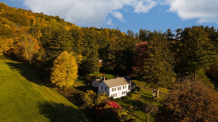 Whitney By Avantstay | Private Berkshires Estate - Lake Buel, MA