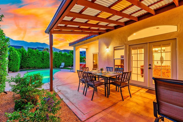 25% Off Nov/dec! 2 Night Options W/pool & Hot Tub - Palm Springs, CA