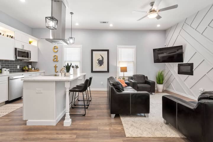5 Bedroom, Work Stays Welcome/off Street Parking - Atlanta, GA