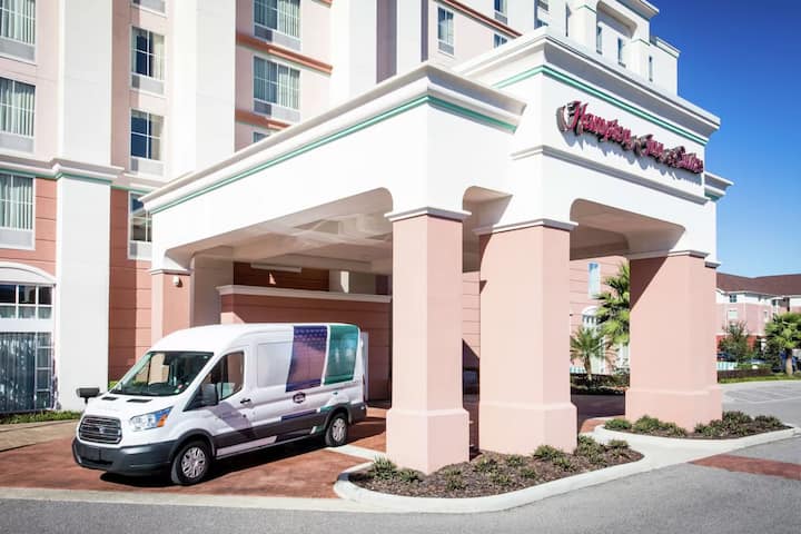 Near Orlando Airport + Shuttle. Pool. Breakfast. - Orlando, FL