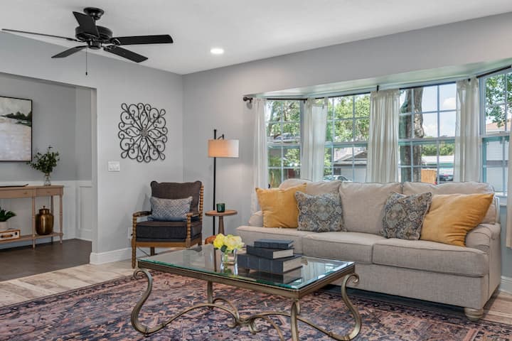 French Villa With Heated Pool & Spa - St. Petersburg, FL