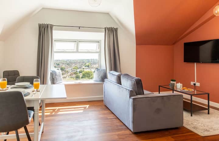 Stylish Loft Apartment With View - Newport