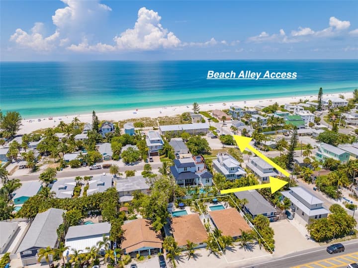 250 Steps From Beach Access! Heated Pool + Spa - Holmes Beach, FL