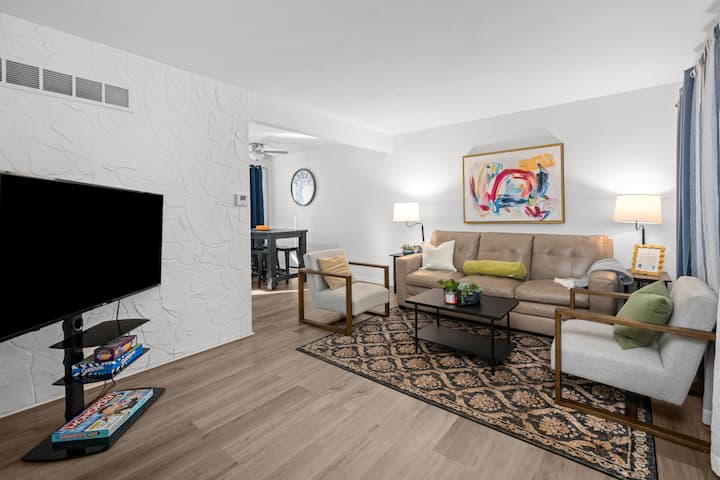Davenport Delight ~ 2br Apartment+garage - Davenport, IA