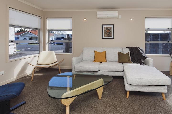 Sail-shaped Townhouse In New Plymouth - New Plymouth