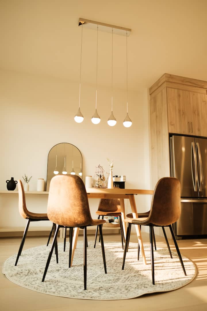 Luxury Inner City Home | King Bed, A/c, Bbq - Calgary