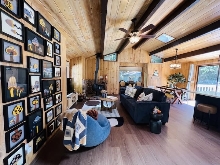 Enchanted 2br Cabin With Magical Garden Trail - Whidbey Island, WA
