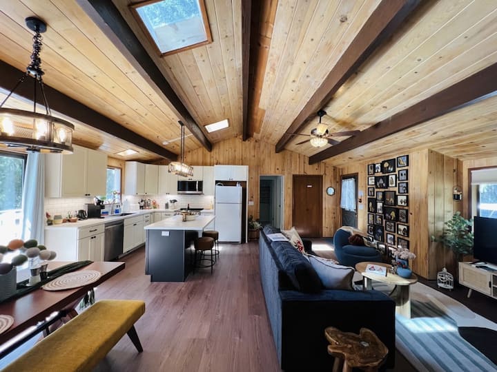 Ellie's Secret Gnome Cabin - Whidbey Island, WA