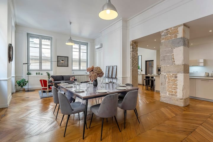 Charlie - Appartement Meublé 260m² - Centre Ville - Rillieux-la-Pape