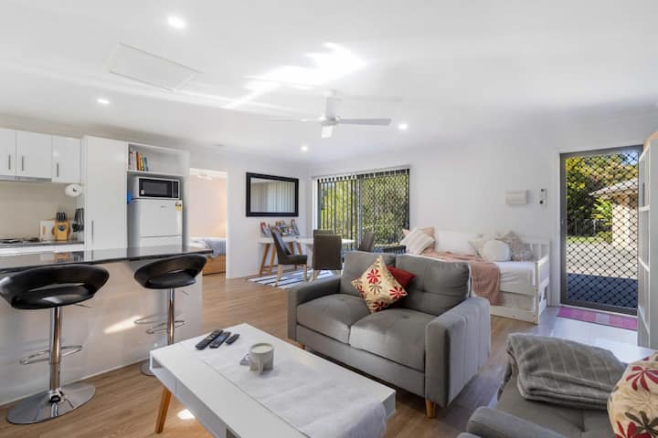 Bloomfield Villa! - Breakfast Deal - Glass House Mountains