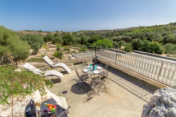 Pleasant Stone House & Jacuzzi St Martin - Malta