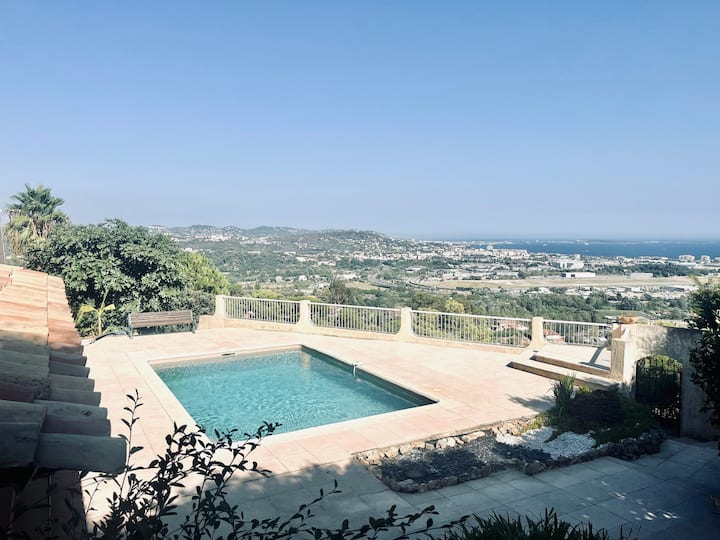 Perle Rare Avec Piscine Et Vue Sur Mer - Peymeinade
