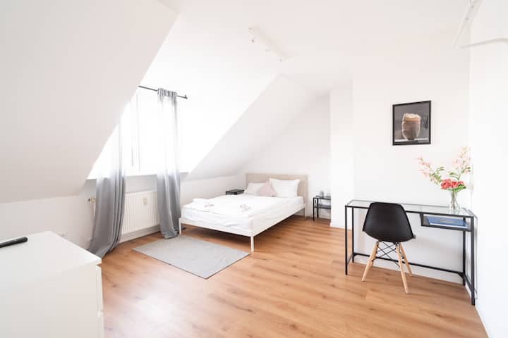 Stylish Apartment | 1 Bedroom - Coblence