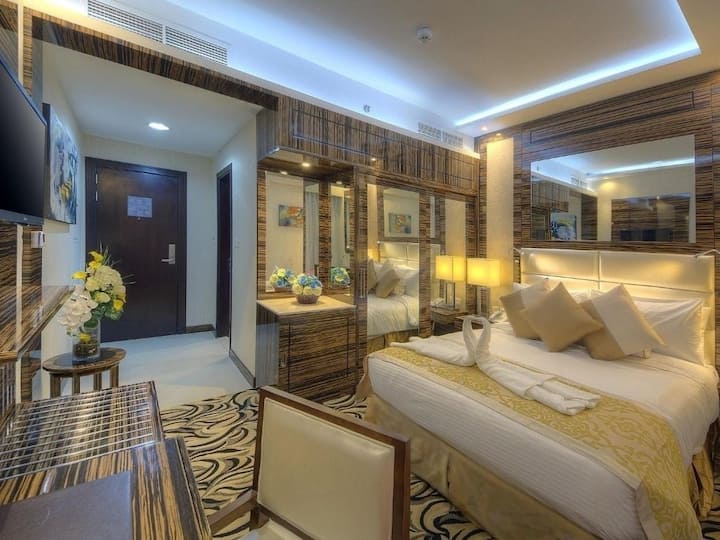 Beautiful Room Near Sharaf Dg Metro By E R - Dubai