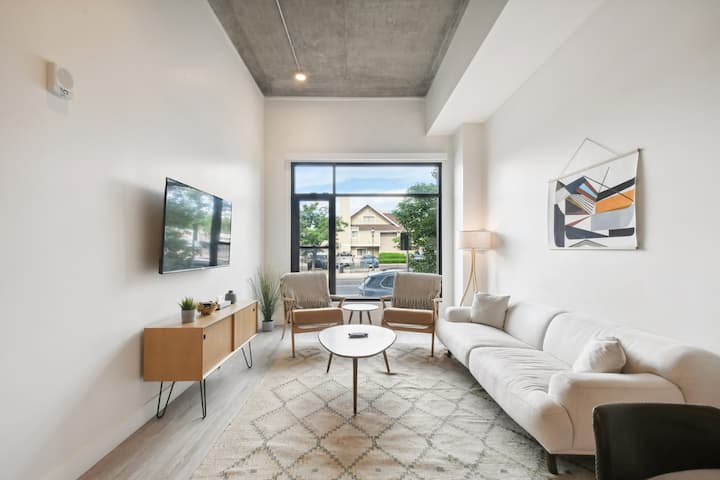 Cloud Nine Retreat | Espadin Lohi - River North Art District - Denver