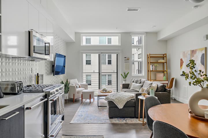 Sky’s Edge Suite | Espadin Lohi - Denver, CO