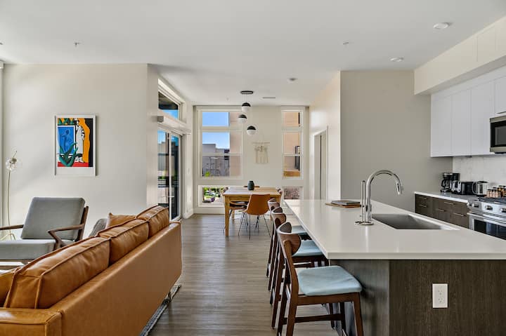 Lofted Living W/ Garage Spot - Denver, CO