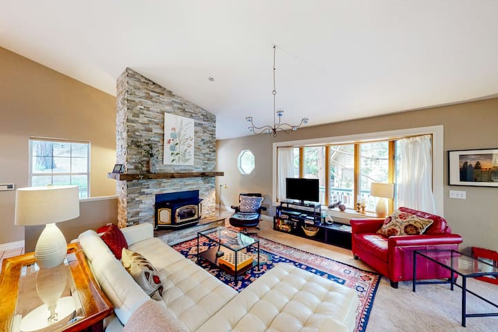 3br Retreat W/ Pool, Balcony, Views, & Fireplace - Groveland, CA
