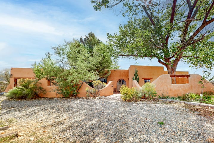 3br Mtn-view Home With Hot Tub, Fireplace, Patio - Taos, NM