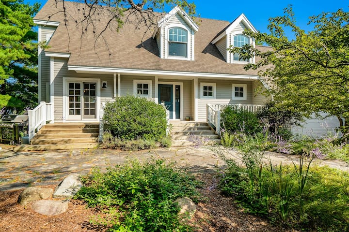 3br Lakefront Home With Private Beach & Firepit - Glen Arbor, MI