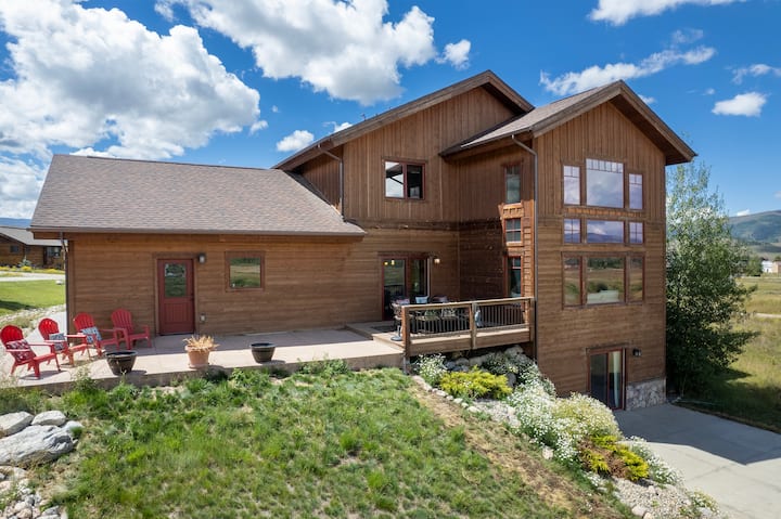 Beautiful 6 Bdr Home- Views, Hot Tub, Game Room! - Granby, CO