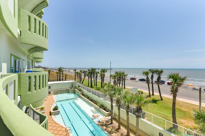 Pool, Oceanfront Balcony! 4th-floor Galveston Unit - Galveston, TX