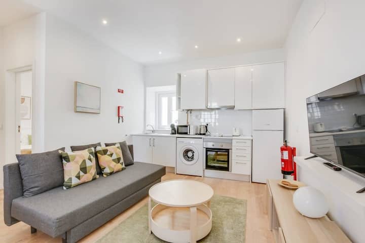 Stylish Riverside Charm Apartment With Pool - Lisbon