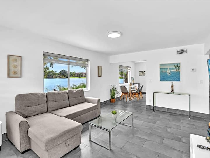 Charming 2br Lakefront Cottage In Davie Near Beach - Davie, FL
