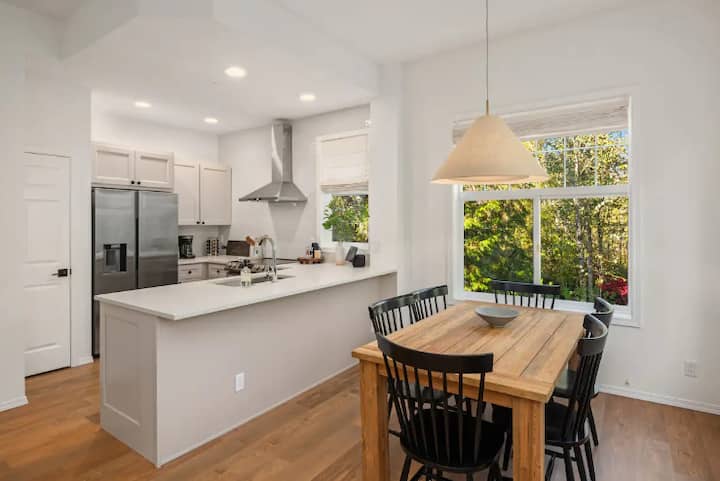 Spacious Newly Remodeled Executive Home - Unit 1 - Bellevue, WA