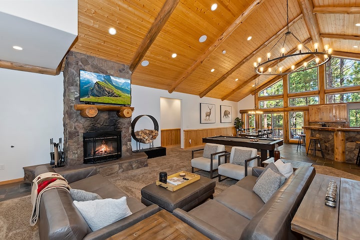 Luxury Getaway W/ Hot Tub|by Slopes + Attractions - Big Bear, CA