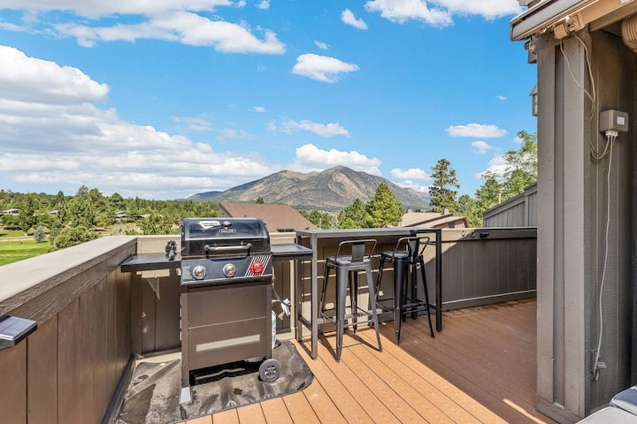 Mnt. View Retreat W/ Fireplace + Patio | A/c - Walnut Canyon National Monument