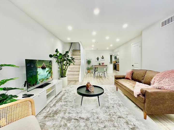Upscale & Cozy 2 Br Apartment - Fast Wifi, Parking - Mississauga