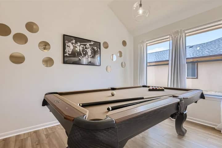 Single Level W Fenced Yard | Pool Table & Fire Pit - Leander, TX