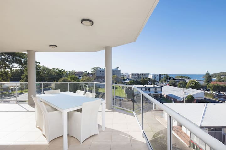 Nelson Bay Apartment With Views Over The Marina - Anna Bay