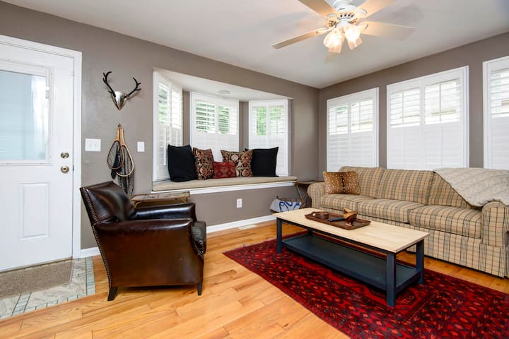 Ozarks Bungalow Fenced Yard - Springfield, MO