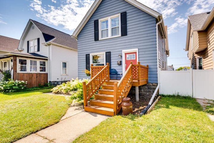 Pet-friendly Home - 6 Mi To Downtown Milwaukee! - Milwaukee, WI