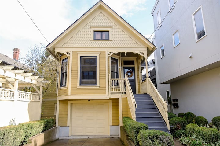 Northwest Nob Hill! Updated Spacious Home! - Portland, OR
