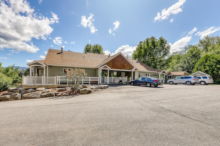 Conveniently Located 2br Mountain Condo With Pool - Stowe, VT