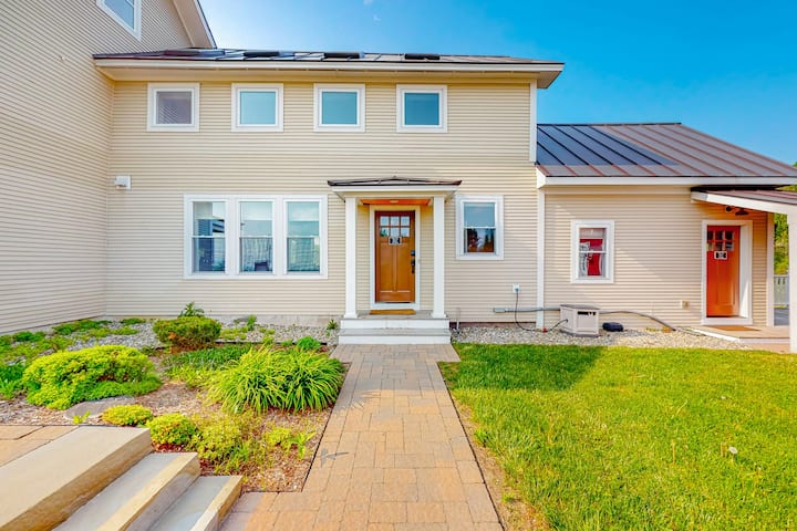 Vintage 1br Mountainview | Deck | - Waterbury Village Historic District