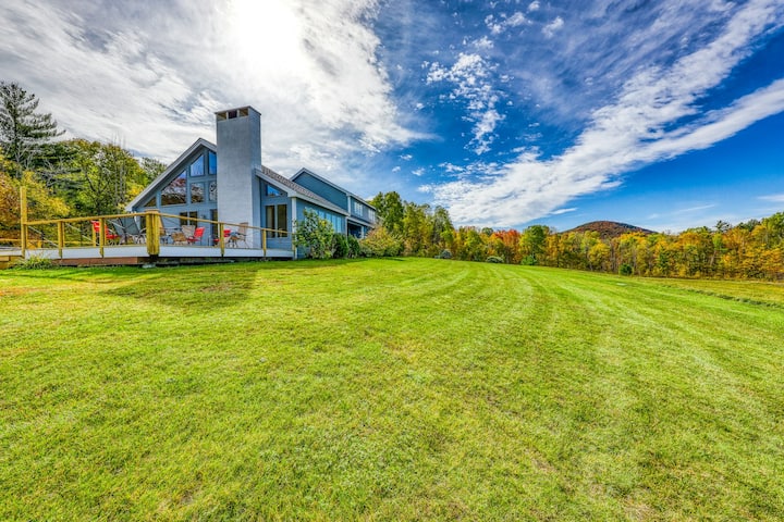 Secluded 5br Mountainview | Fireplace | Deck - Claremont, NH