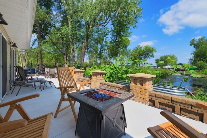Located On Gun Lake - Prime Spot! - Gun Lake, Middleville